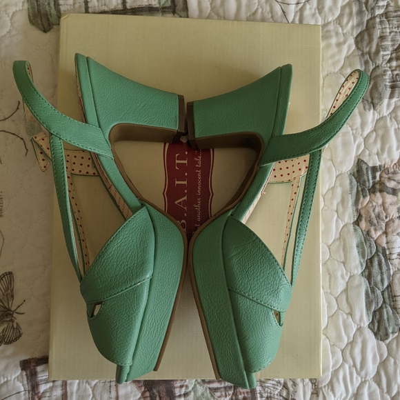Bait | Shoes | Brand New Bait Mint Blanca Platform Sandal | Poshmark